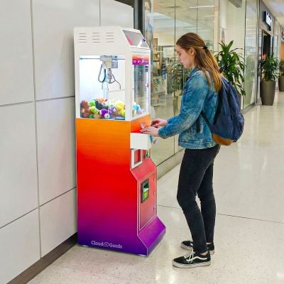 Crane Claw Vending Machine rental in Budapest - Cloud of Goods